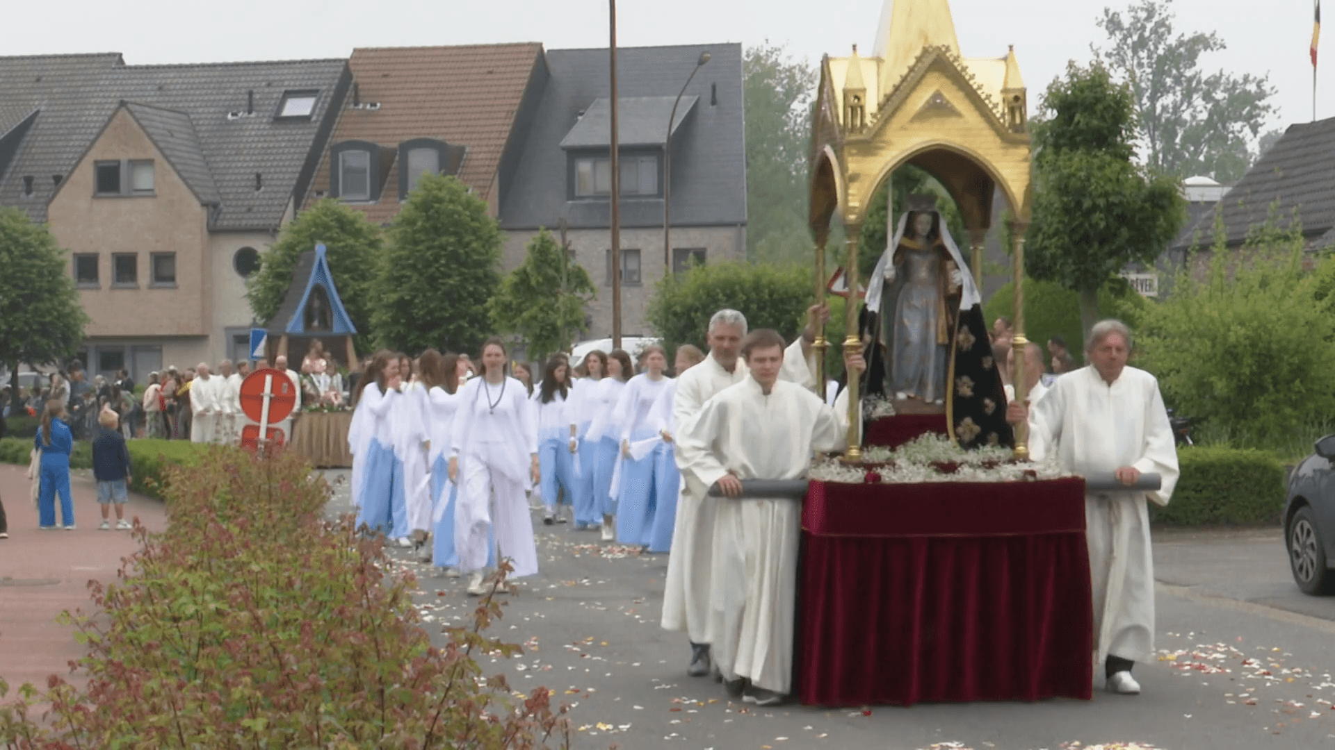 Steenhuffel viert Sint-Genovava met jaarlijkse processie | Ring