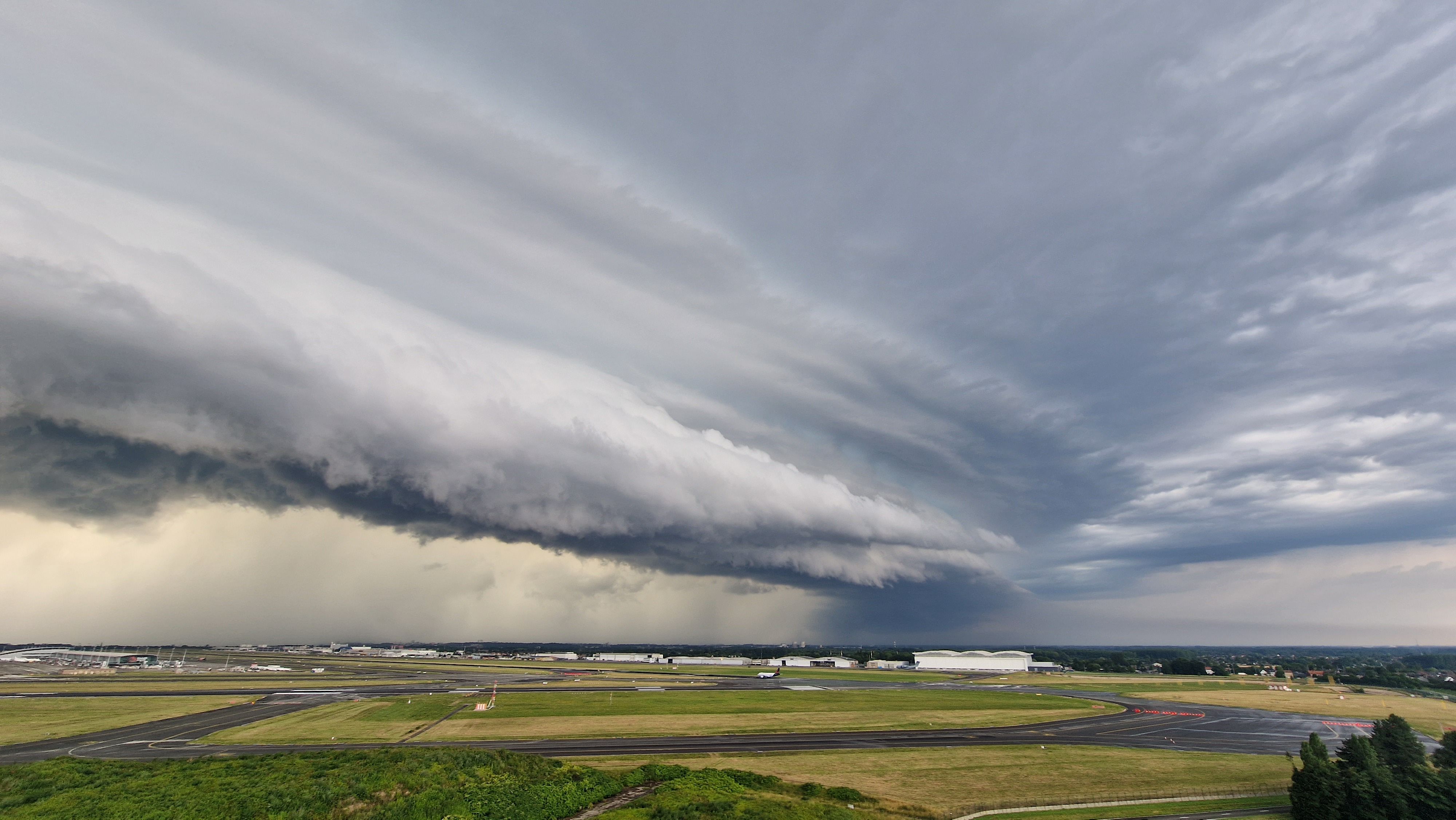 Hoe komt dat hevige noodweer tot stand? Weerman Jonas De Bodt verklaart ...