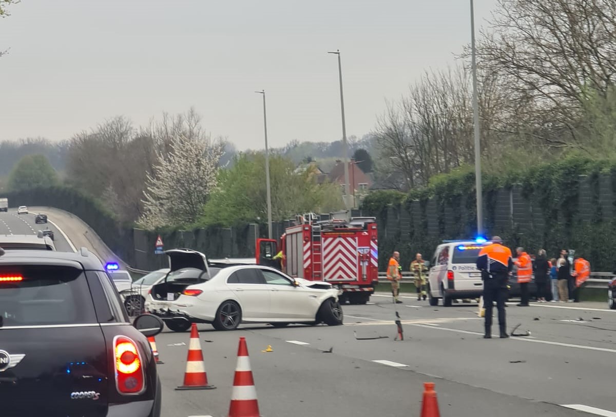 Dodelijk slachtoffer bij zwaar ongeval op A12 Meise | Ring