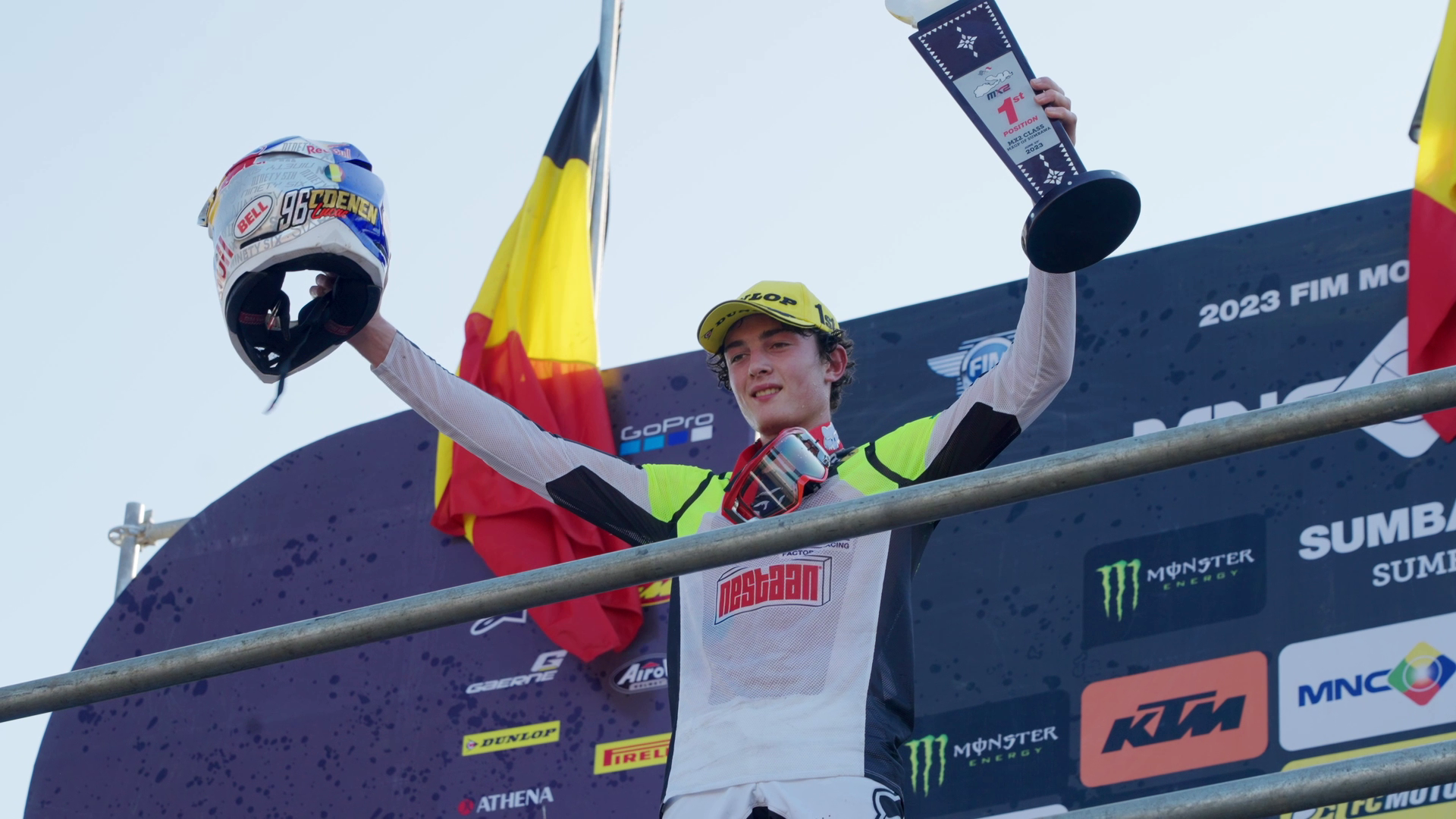 Toptalent Lucas Coenen (16) wint eerste MX2-manche | Ring