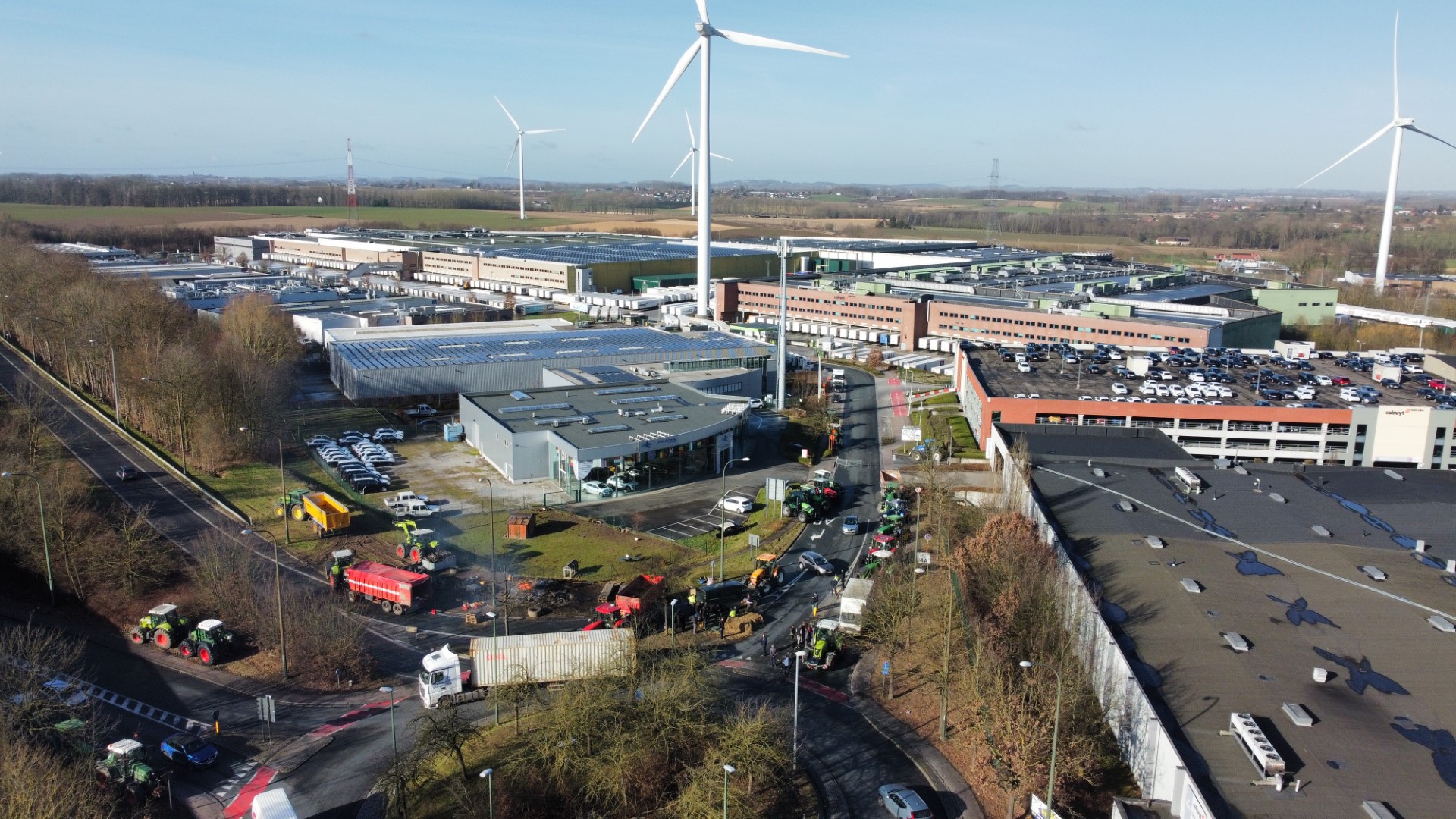 Boeren blokkeren nu ook distributiecentra Colruyt: "Aantonen dat ...