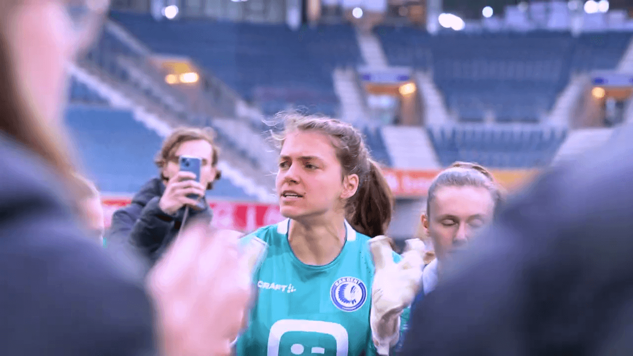 Drie regiogenoten in selectie Red Flames, Riet Maes eerste keer ...