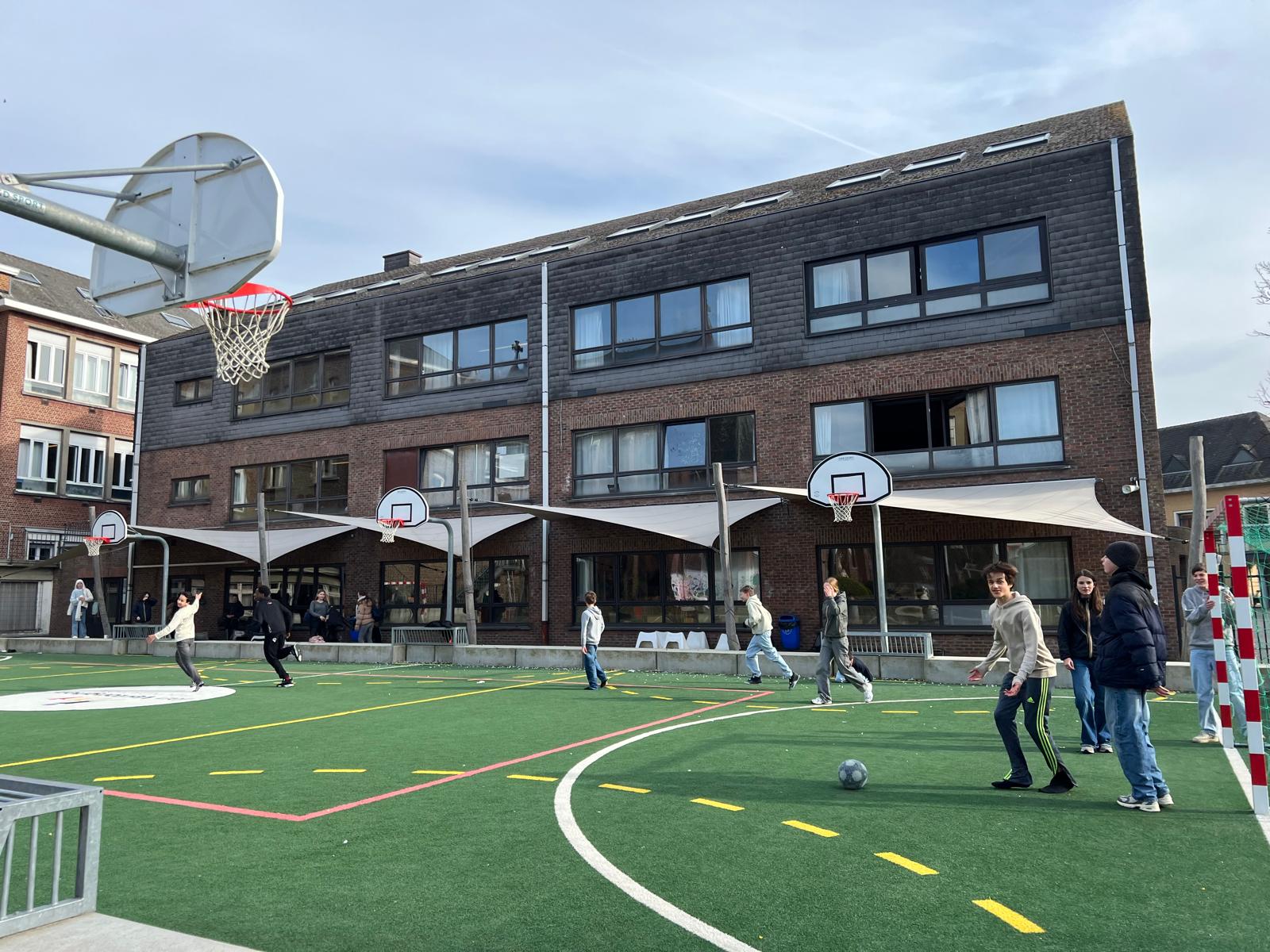 Een jaar zonder smartphone in Onze-Lieve-Vrouwinstituut Sint-Genesius ...