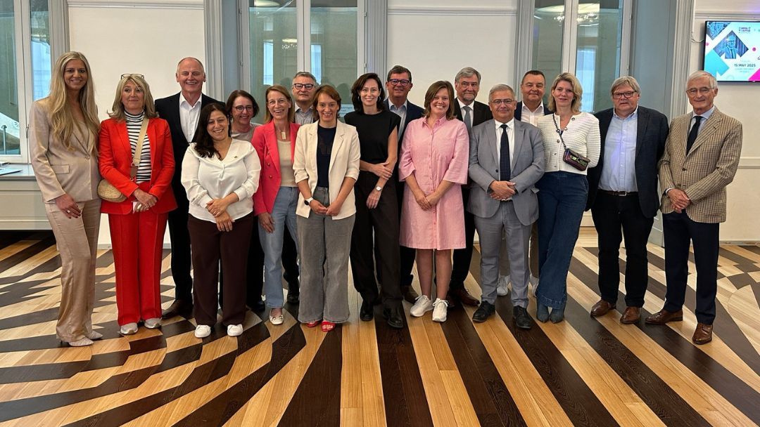 De Vroe en Demesmaeker zijn ere-Vlaams Volksvertegenwoordiger, Segers ...