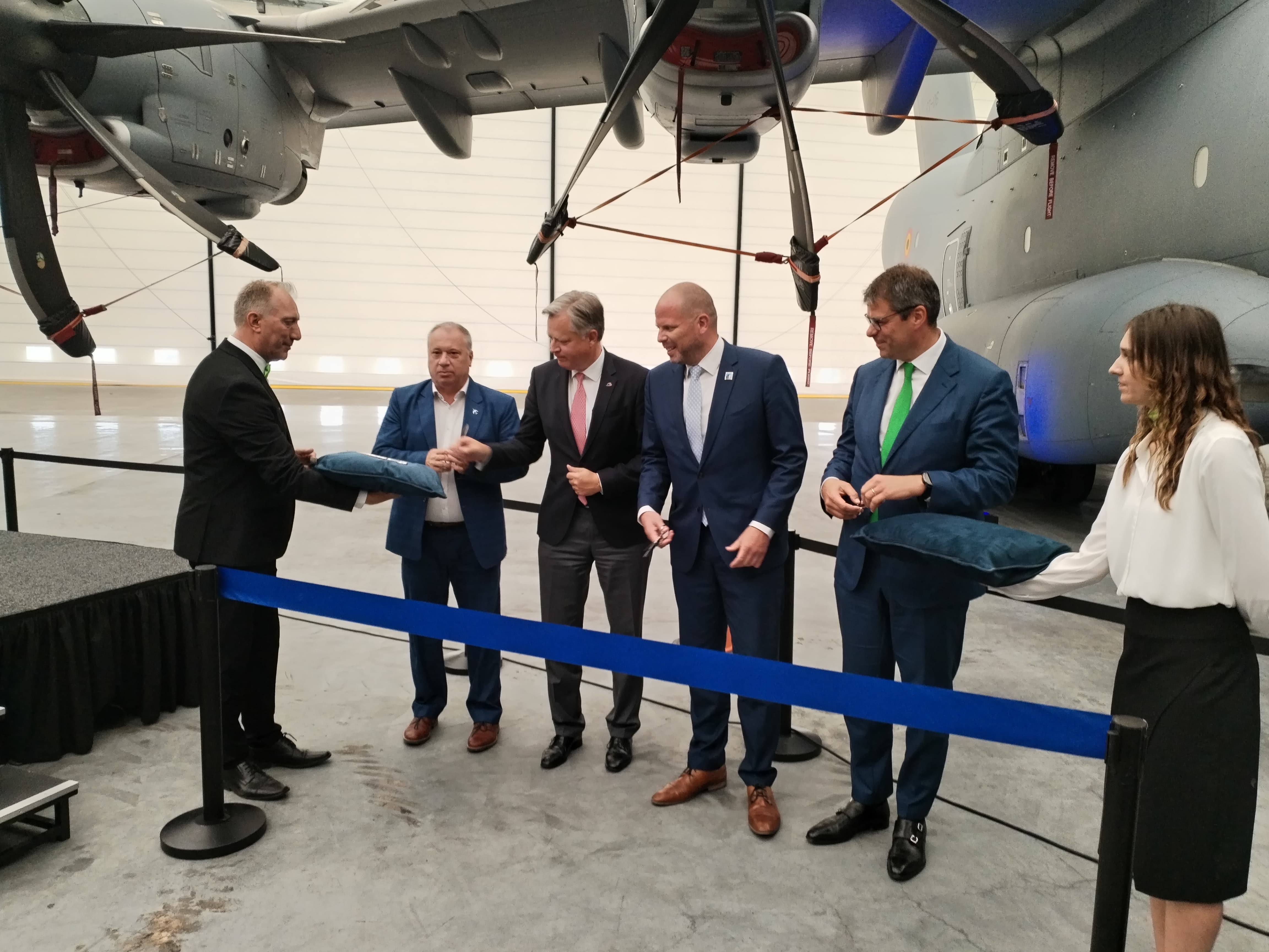 Francken opent nieuwe hangar van Sabena Engineering: "Jobs die in ...