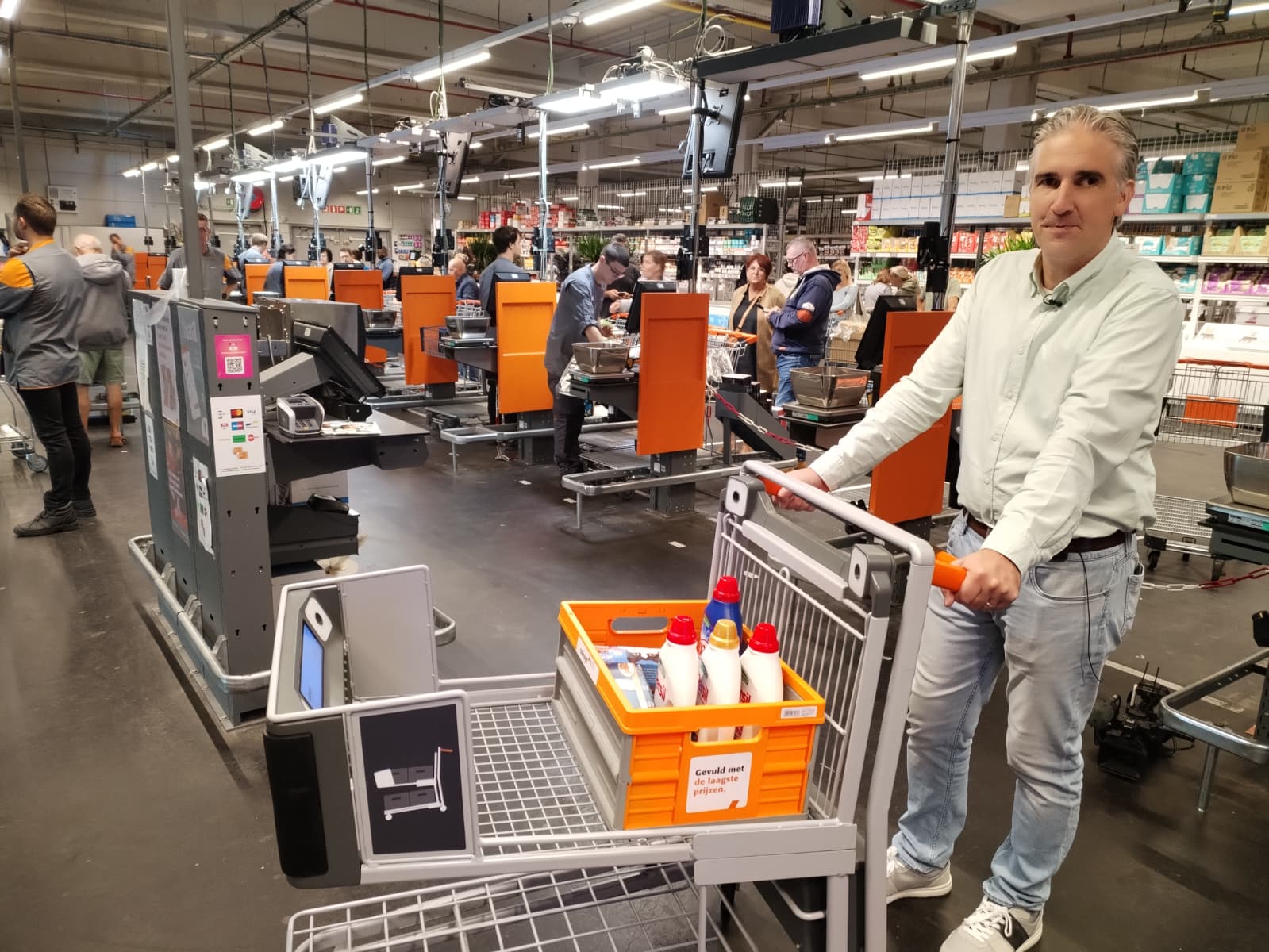 Colruyt-klanten kunnen in Halle shoppen met slimme winkelkar ...