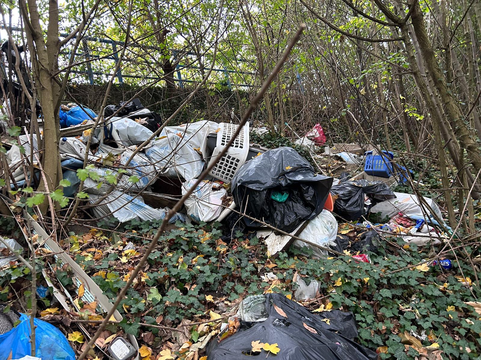 Sluikstort ontdekt in Steenokkerzeel: "Meer dan 1.000 kilo afval" | Ring