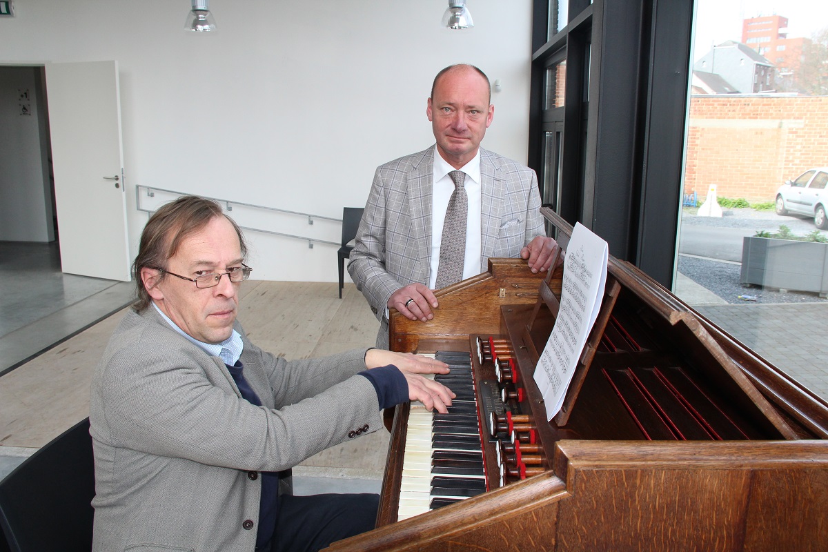 Gerestaureerd harmonium krijgt plaats in Merchtems museum August De ...