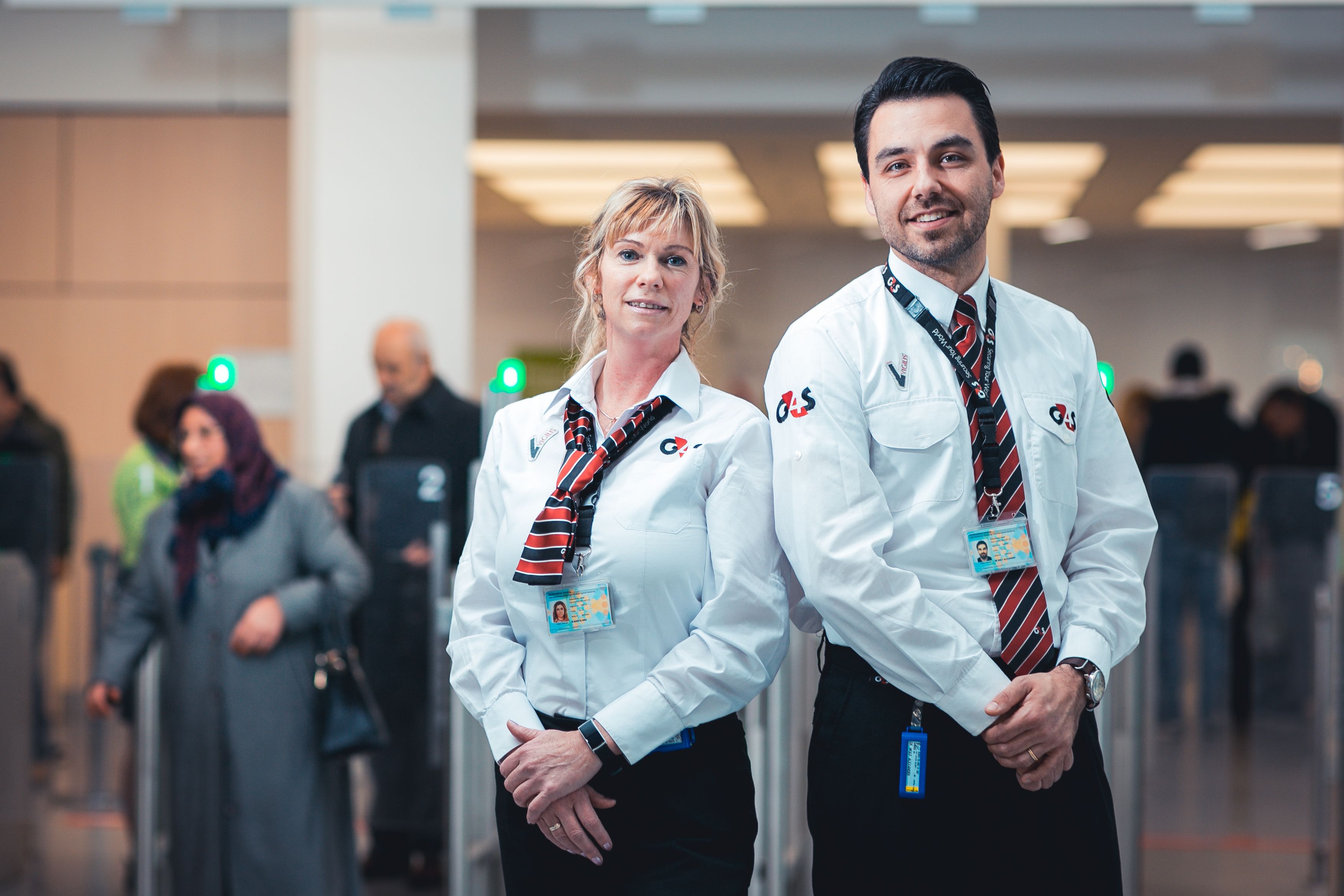 G4S gooit alles in de strijd om 75 vacatures op luchthaven in te vullen: “Brutopremie van 1.000 ...