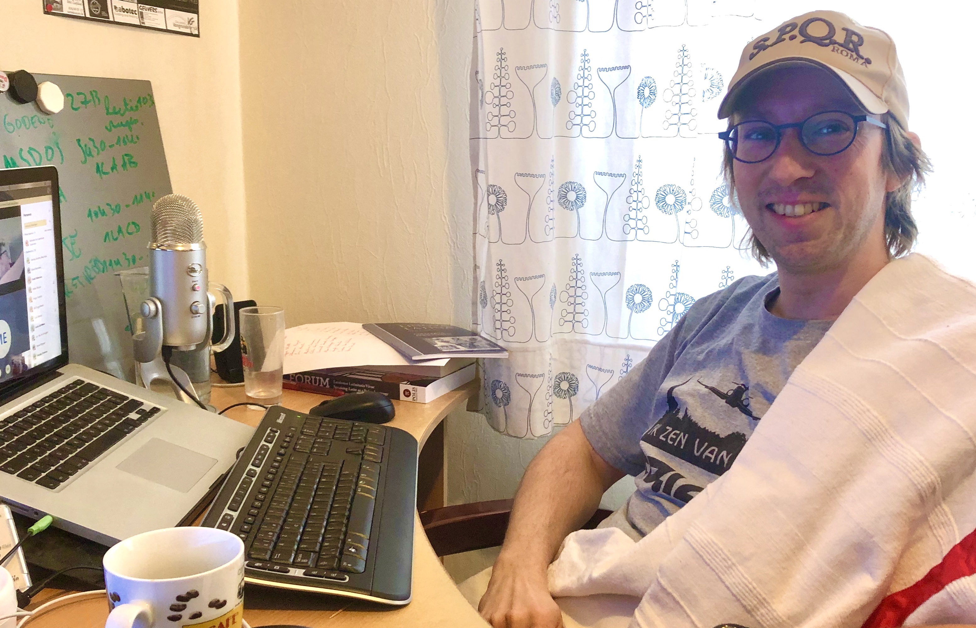 Nicholas geeft online les in Romeinse toga | Ring