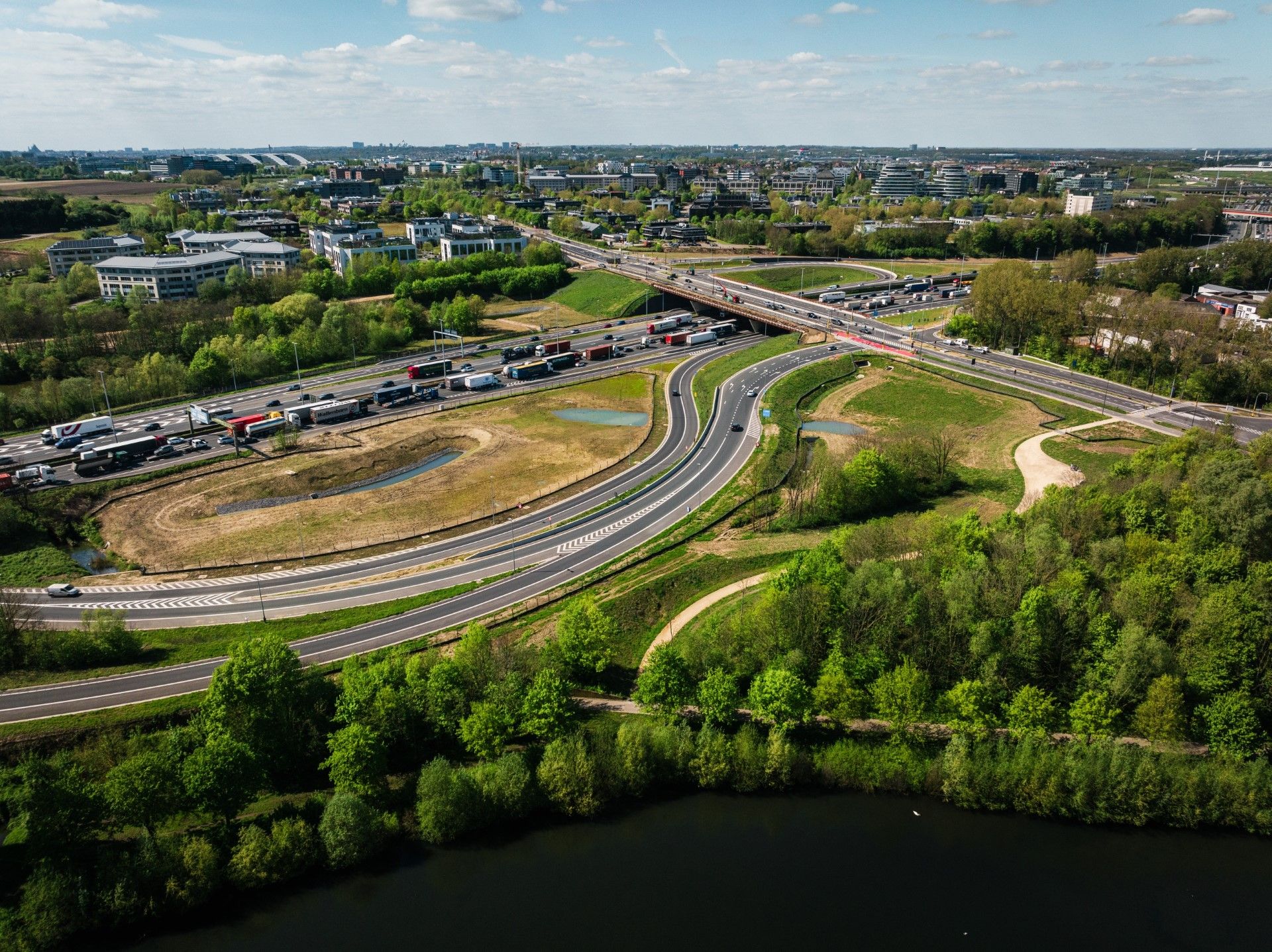 Vernieuwde brug over Henneaulaan moet verkeer tussen Zaventem en ...