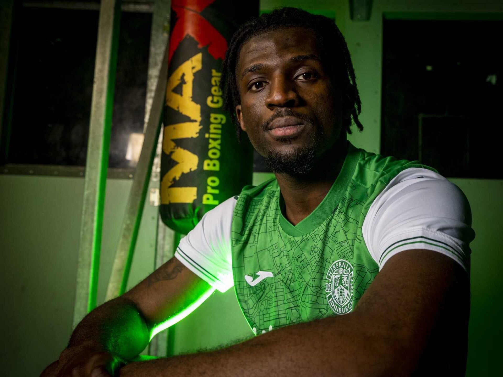 Rocky Bushiri op huurbasis naar Hibernian | Ring